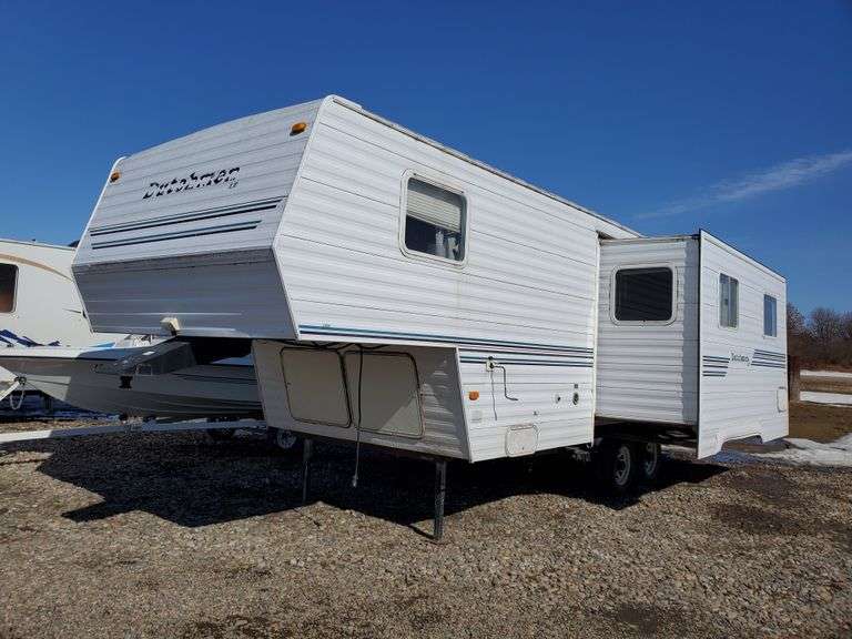 1998 DUTCHMAN FIFTH WHEEL TRRAILER 28 Ft. - Yorkton Auction Centre