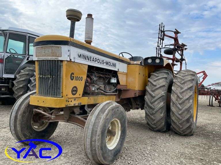 Minneapolis Moline G1000 Tractor - Yorkton Auction Centre