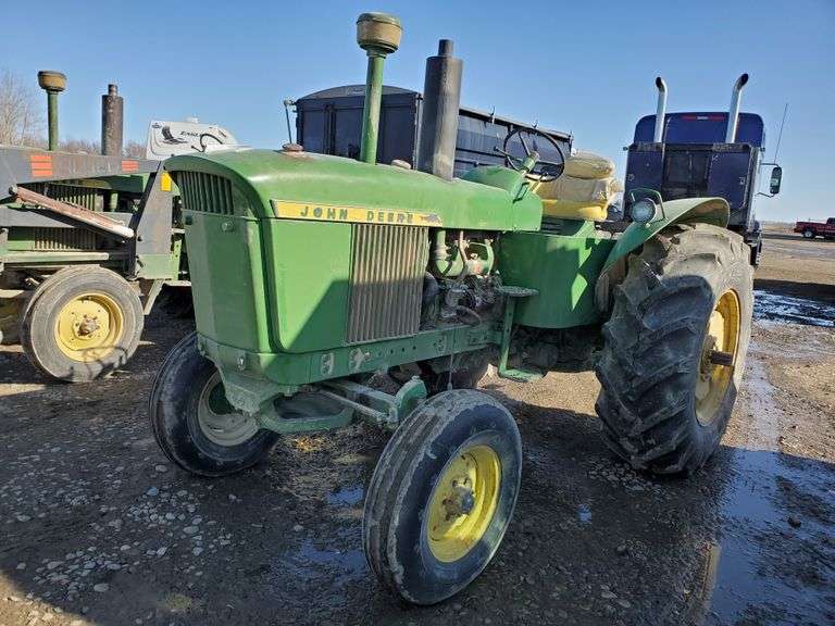 John Deere 3020 Tractor - Yorkton Auction Centre