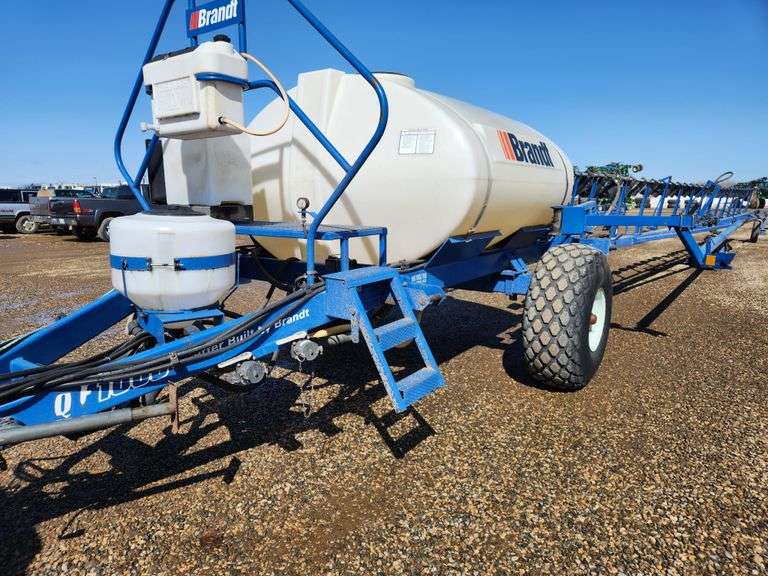2000 Brandt QF1000 Pull Type Sprayer - Yorkton Auction Centre
