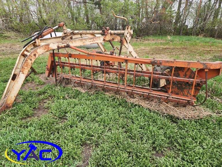 Case Side Delivery Rake - Yorkton Auction Centre