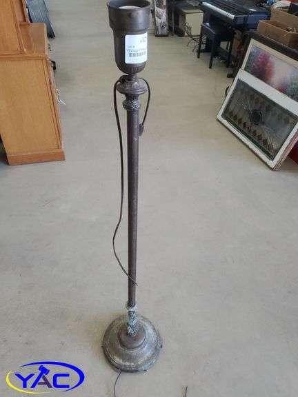 Vintage Pole Lamp - Yorkton Auction Centre