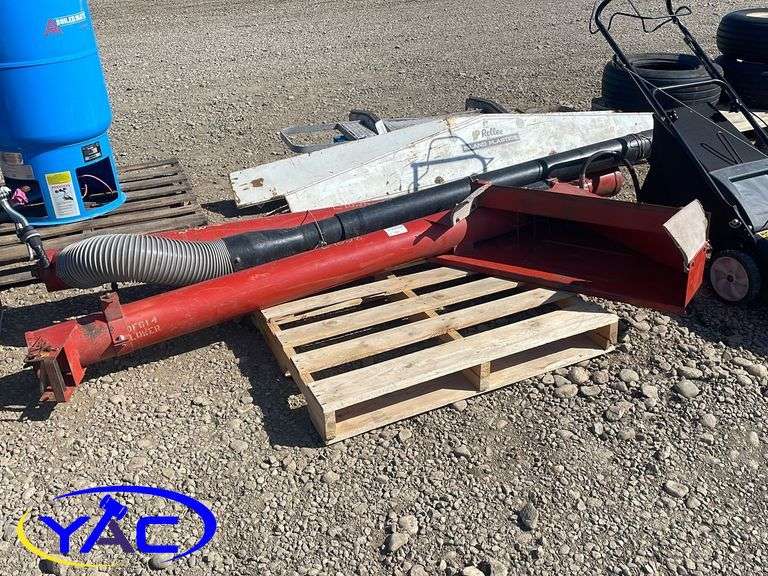Westfield Tail Gate W/ Hyd. Drill Fill Downspout - Yorkton Auction Centre