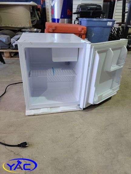 Hamilton Beach Refrigerator - Yorkton Auction Centre