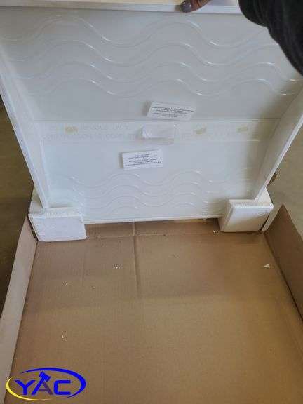 24" x 24" LED light Fixtures ( Suspended Ceiling) - Yorkton Auction Centre