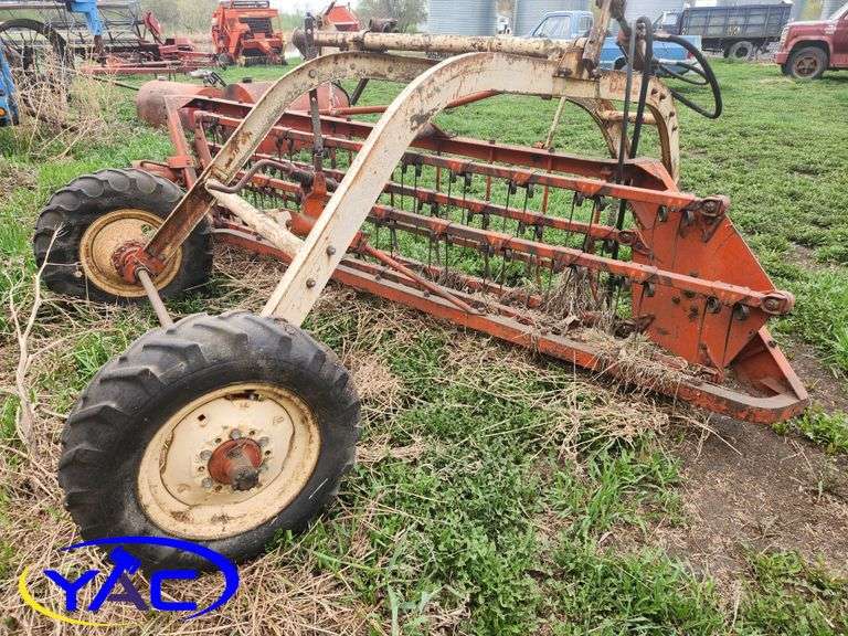 Case Side Delivery Rake - Yorkton Auction Centre
