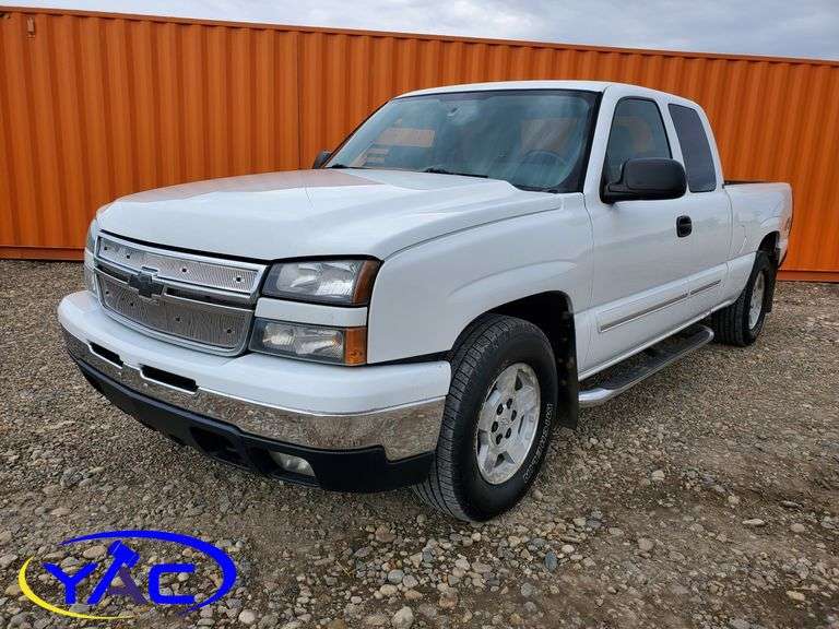 2006 CHEVROLET SILVERADO 1500 EXT CAB 4WD - Yorkton Auction Centre