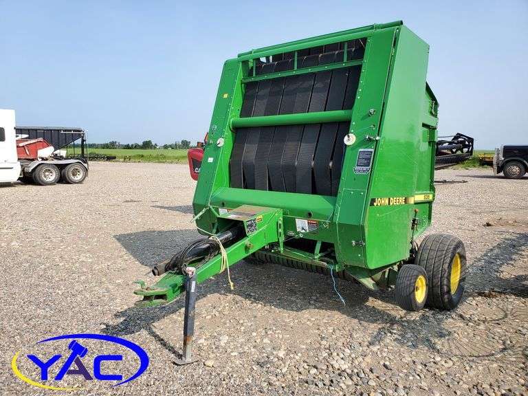 John Deere 535 Round Baler - Yorkton Auction Centre