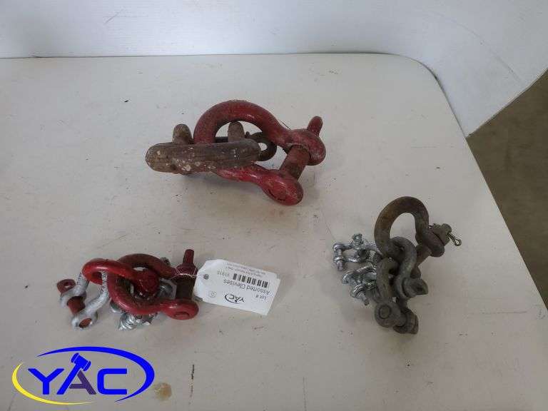 Assorted Clevises - Yorkton Auction Centre