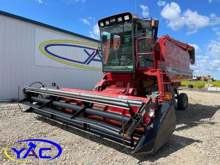Case 1640 Combine - Yorkton Auction Centre