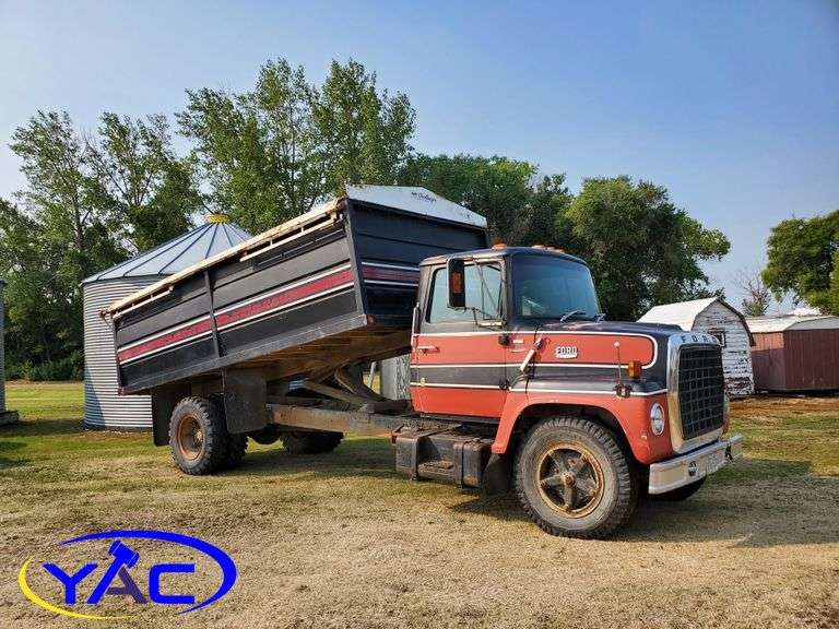 1979 Ford LN 700 Grain Truck - Yorkton Auction Centre