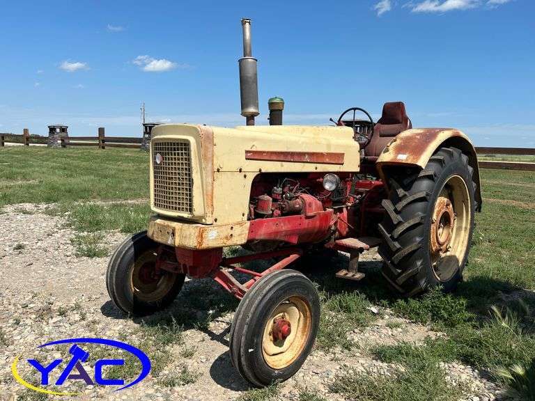 550 Cockshutt Tractor - Yorkton Auction Centre