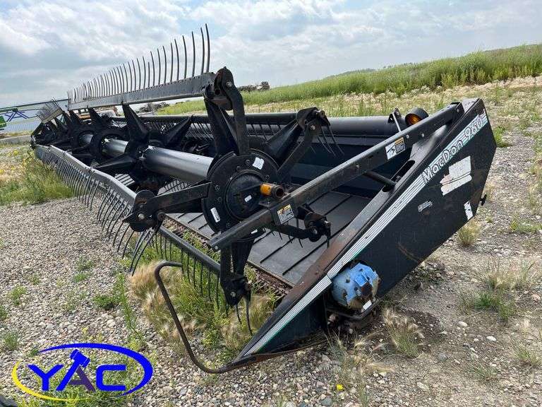 MacDon 960 36' Header - Yorkton Auction Centre