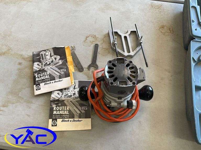 Black and Decker 7611 Router Kit - Yorkton Auction Centre