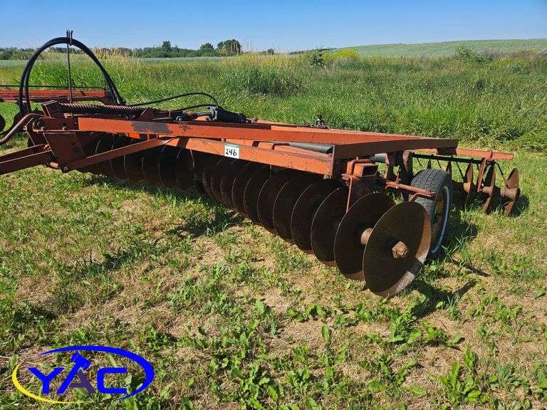 IH Disc 14 ft - Yorkton Auction Centre