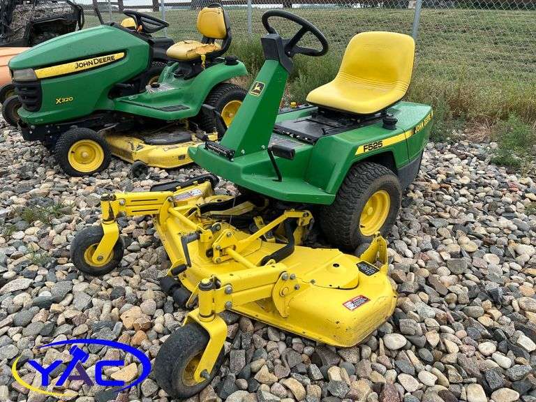 John Deere F525 - Yorkton Auction Centre