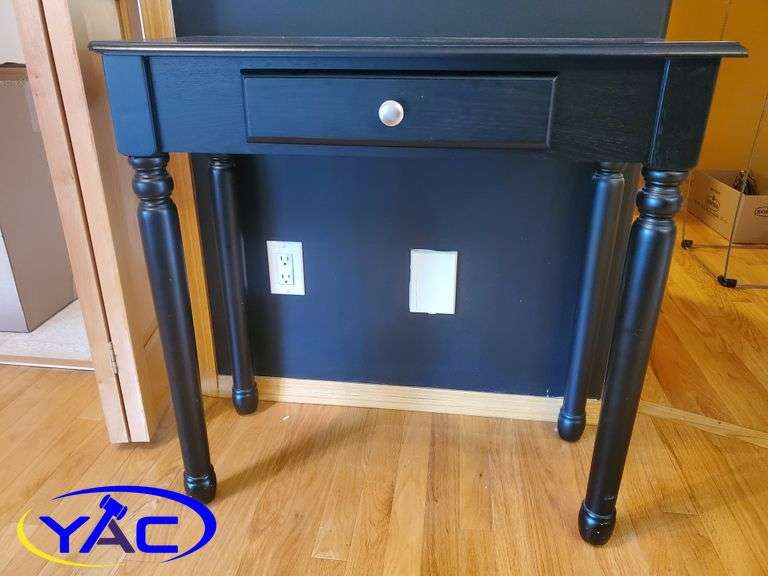 Entryway Table - Yorkton Auction Centre