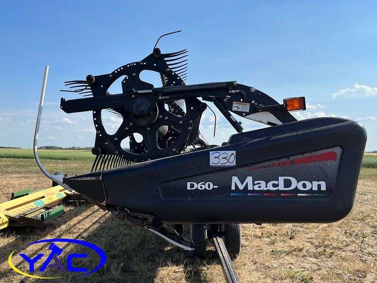 2007 MacDon D60 35' Header - Yorkton Auction Centre