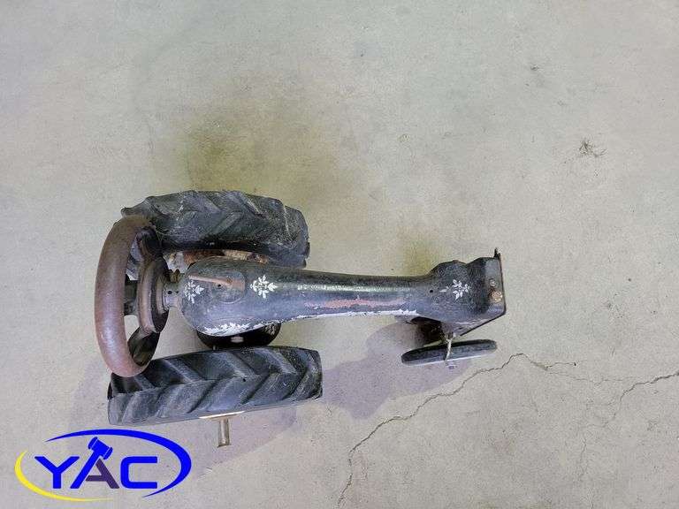 Singer Sewing Machine Tractor - Yorkton Auction Centre