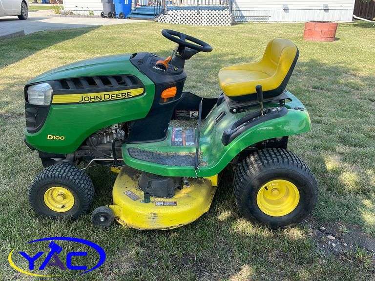 John Deere D100 Riding Lawn Mower - Yorkton Auction Centre