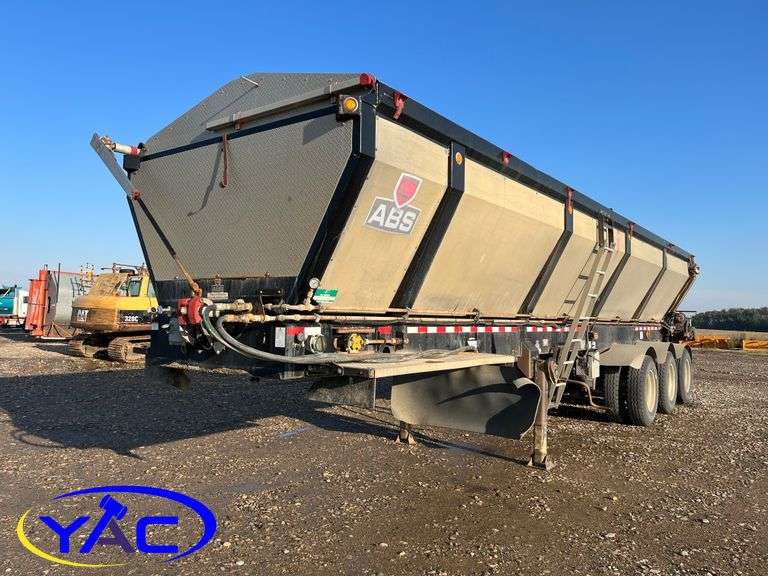 2017 Live Bottom Trailer - Yorkton Auction Centre