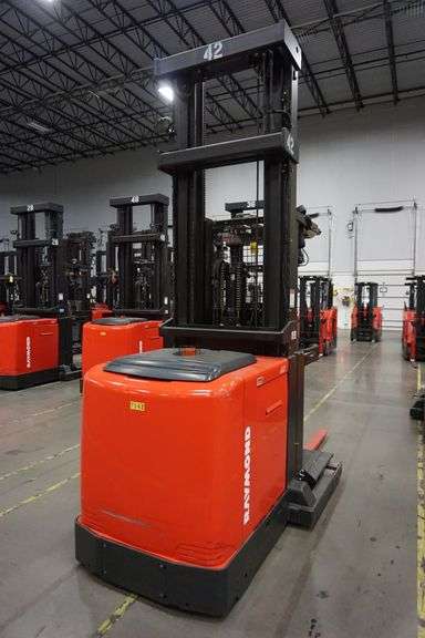 Raymond 5600 Order Picker Forklift - Yellow Tag Auctions