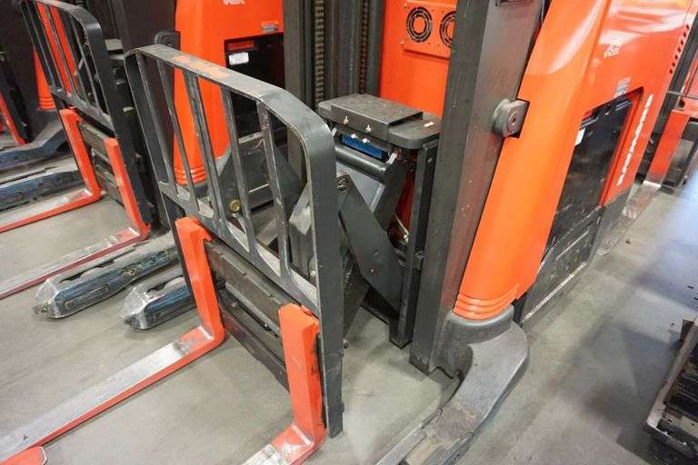 Raymond 7500 Universal Stance Reach Forklift - Yellow Tag Auctions