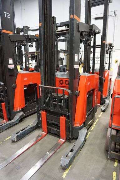 Raymond 7500 Universal Stance Reach Forklift - Yellow Tag Auctions