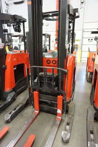 Raymond 7500 Universal Stance Reach Forklift - Yellow Tag Auctions