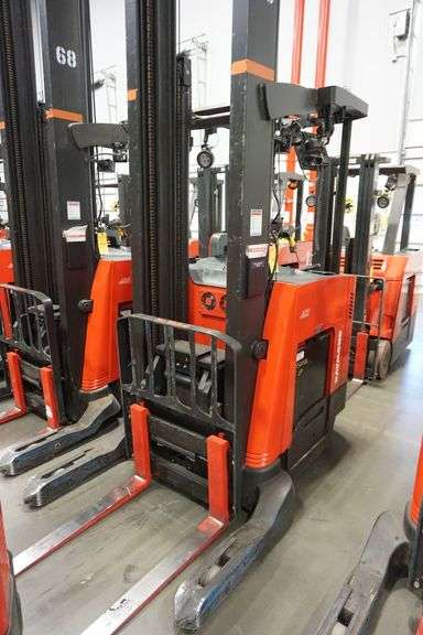 Raymond 7500 Universal Stance Reach Forklift - Yellow Tag Auctions