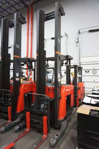 Raymond 7500 Universal Stance Reach Forklift - Yellow Tag Auctions