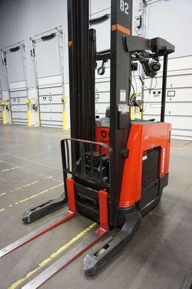 Raymond 7500 Universal Stance Reach Forklift - Yellow Tag Auctions