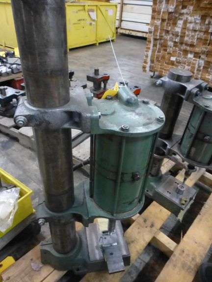 Air-Mite Stroke Pneumatic Clicker Press - Yellow Tag Auctions