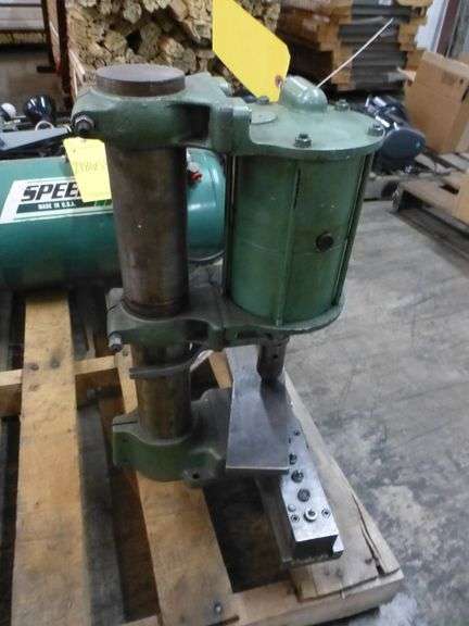 Air-Mite Stroke Pneumatic Clicker Press - Yellow Tag Auctions