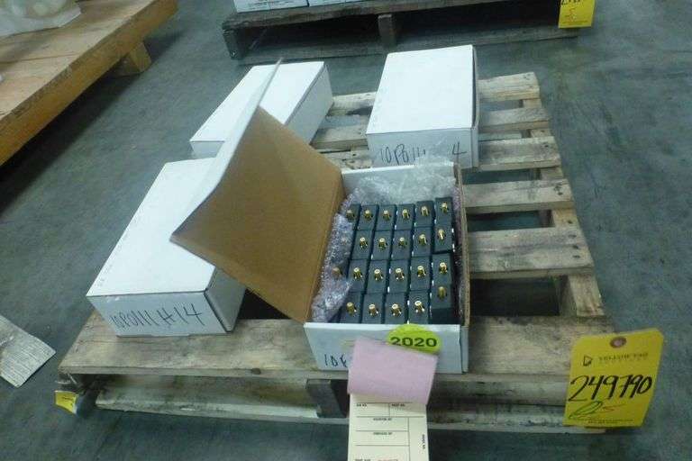 Lot of (92) IntelliSaw Magnetic Air Interface Bases - Yellow Tag Auctions