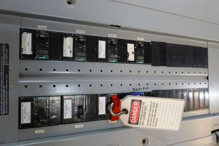 Lot of (2) Siemens Panelboards - Yellow Tag Auctions