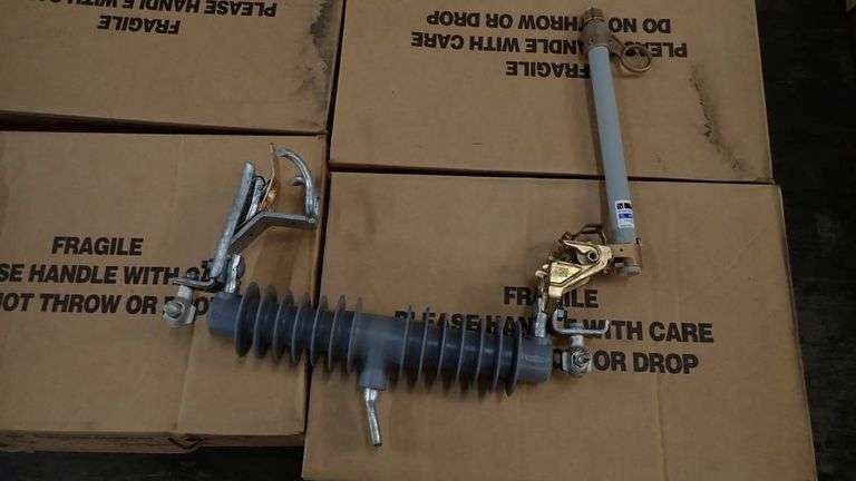 Lot of (24) S&C Type XS Overhead Fuse Cutouts - Yellow Tag Auctions