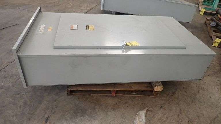 GE Spectra Series Power Panelboard Enclosure w/Breakers - Yellow Tag ...