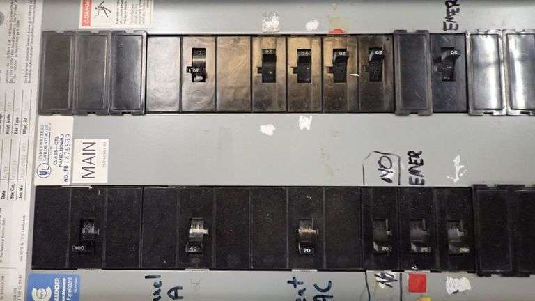 Challenger Panelboard - Yellow Tag Auctions