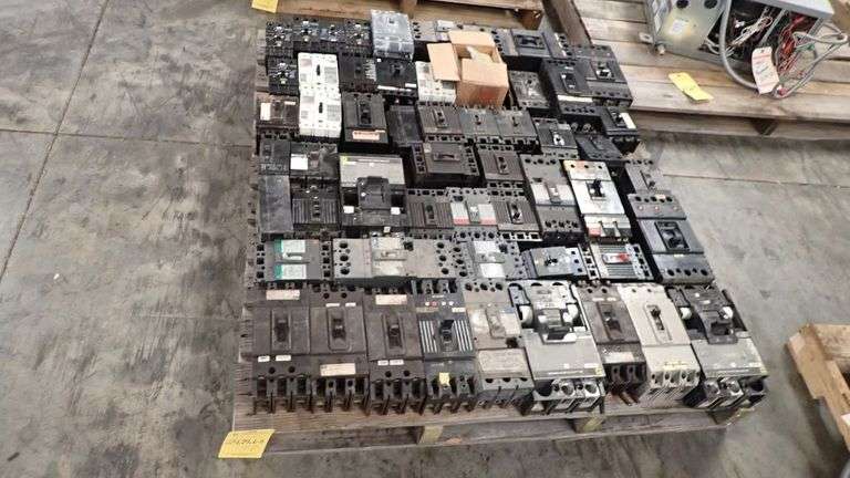 Lot of Assorted Circuit Breakers - Yellow Tag Auctions