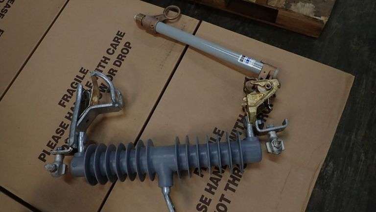 Lot of (24) S&C Type XS Overhead Fuse Cutouts - Yellow Tag Auctions