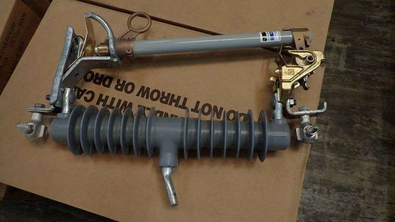 Lot of (26) S&C Type XS Overhead Fuse Cutouts - Yellow Tag Auctions