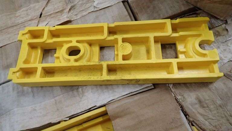 Lot of Approx (800) Underground Devices Inc Cable Racks - Yellow Tag ...