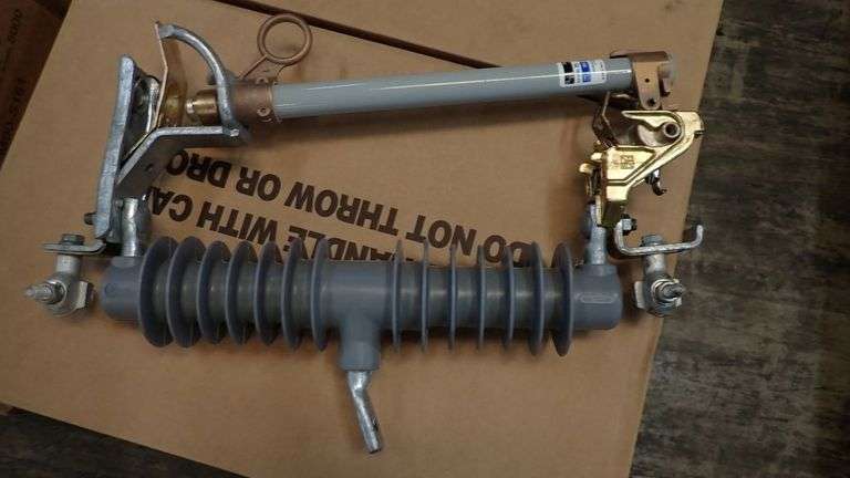 Lot of (24) S&C Type XS Overhead Fuse Cutouts - Yellow Tag Auctions