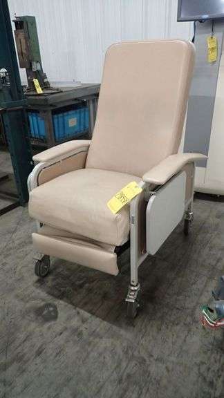 Winco Chair w/Wheels - Yellow Tag Auctions
