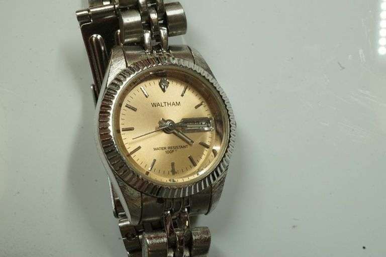 WM Waltham Ladies Watch w/WM Band - Yellow Tag Auctions