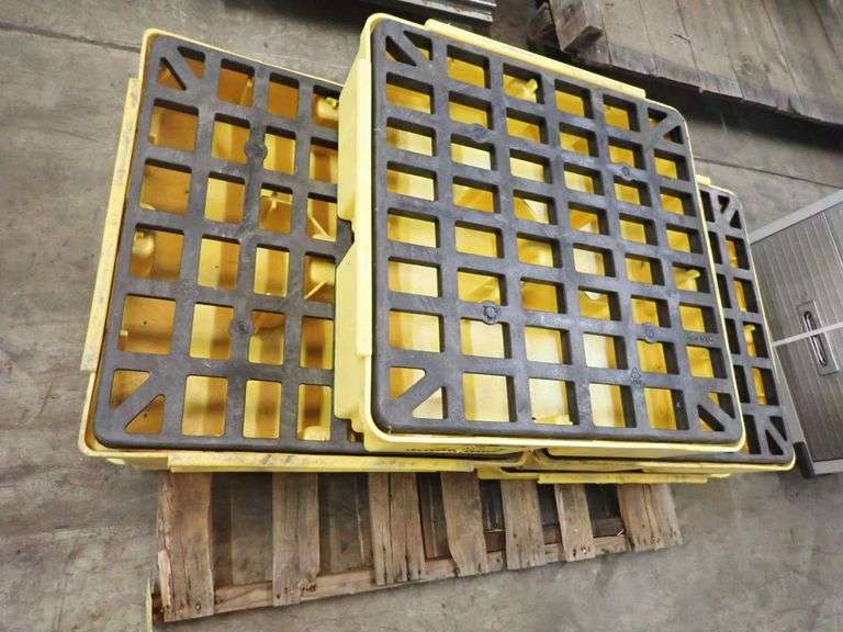 Lot of (5) Spill Containment Platforms - Yellow Tag Auctions