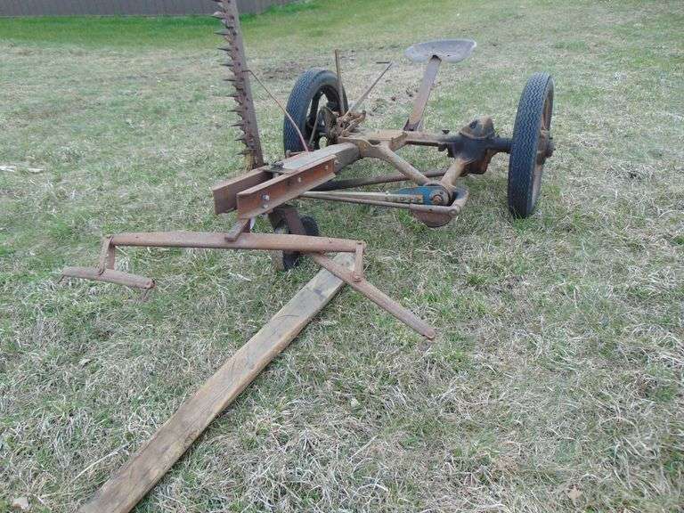 IH #9 HIGH GEAR SICKLE MOWER ON RUBBBER (WORKING) - Ziemer Hilbrands ...