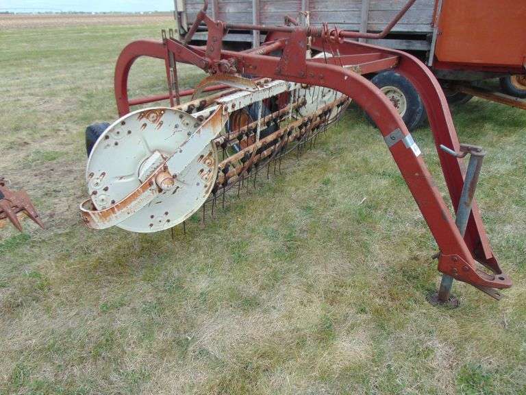 IH 5 BAR HAY RAKE - Ziemer Hilbrands Auctions