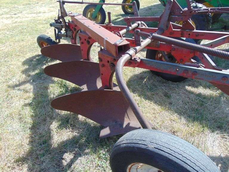 IH 70-3-16" PULL TYPE PLOW - Ziemer Hilbrands Auctions